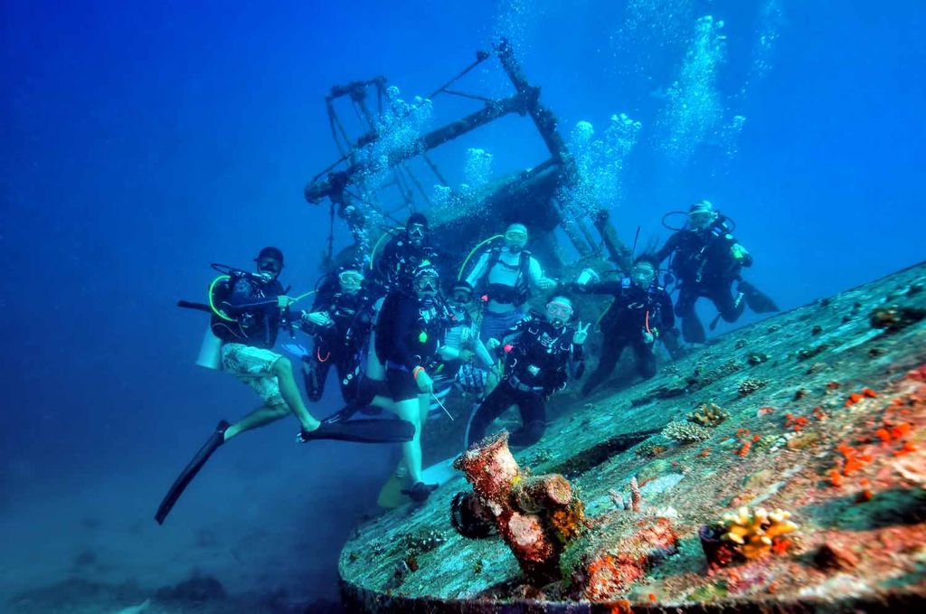 Shipwreck & Underwater Post